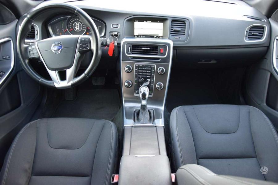 Melns Volvo V60 2014 Viļņa, ar dzinēja tilpumu 1.98 L un nobraukumu 190 tūkst. km par 7700 €, foto 15 vietnē AUTOMOTO.COM.LV