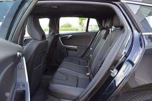 Melns Volvo V60 2014 Viļņa, ar dzinēja tilpumu 1.98 L un nobraukumu 190 tūkst. km par 7700 €, foto 21 vietnē AUTOMOTO.COM.LV