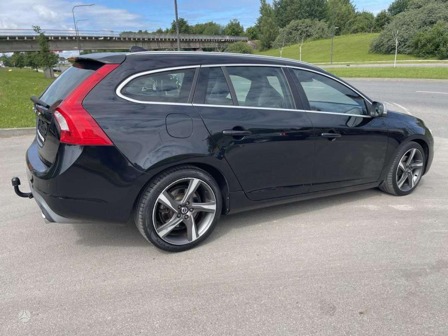 Melns Volvo V60 2014 Kauņa, ar dzinēja tilpumu 1.97 L un nobraukumu 275 tūkst. km par 6450 €, foto 10 vietnē AUTOMOTO.COM.LV