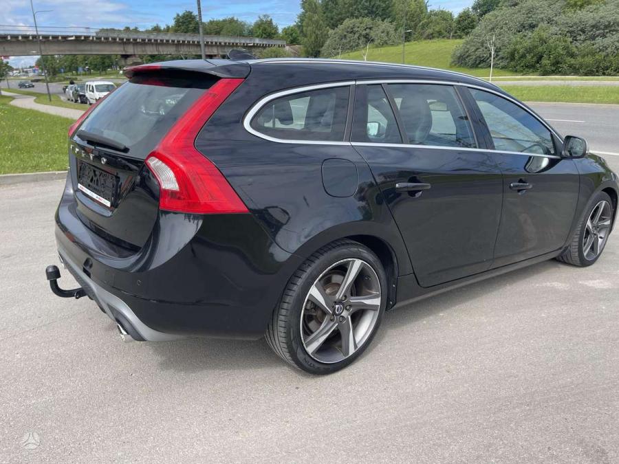 Melns Volvo V60 2014 Kauņa, ar dzinēja tilpumu 1.97 L un nobraukumu 275 tūkst. km par 6450 €, foto 11 vietnē AUTOMOTO.COM.LV
