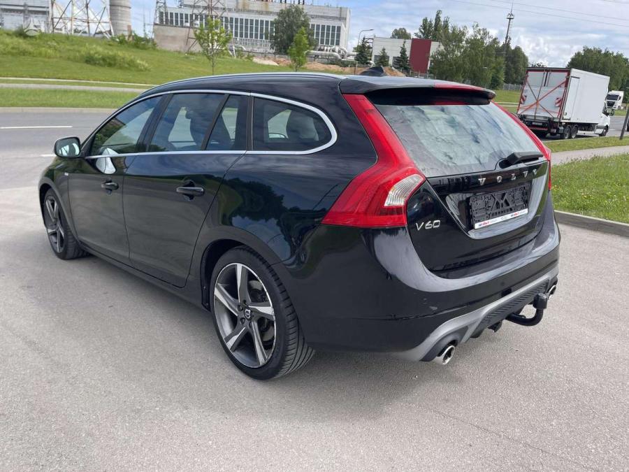 Melns Volvo V60 2014 Kauņa, ar dzinēja tilpumu 1.97 L un nobraukumu 275 tūkst. km par 6450 €, foto 14 vietnē AUTOMOTO.COM.LV