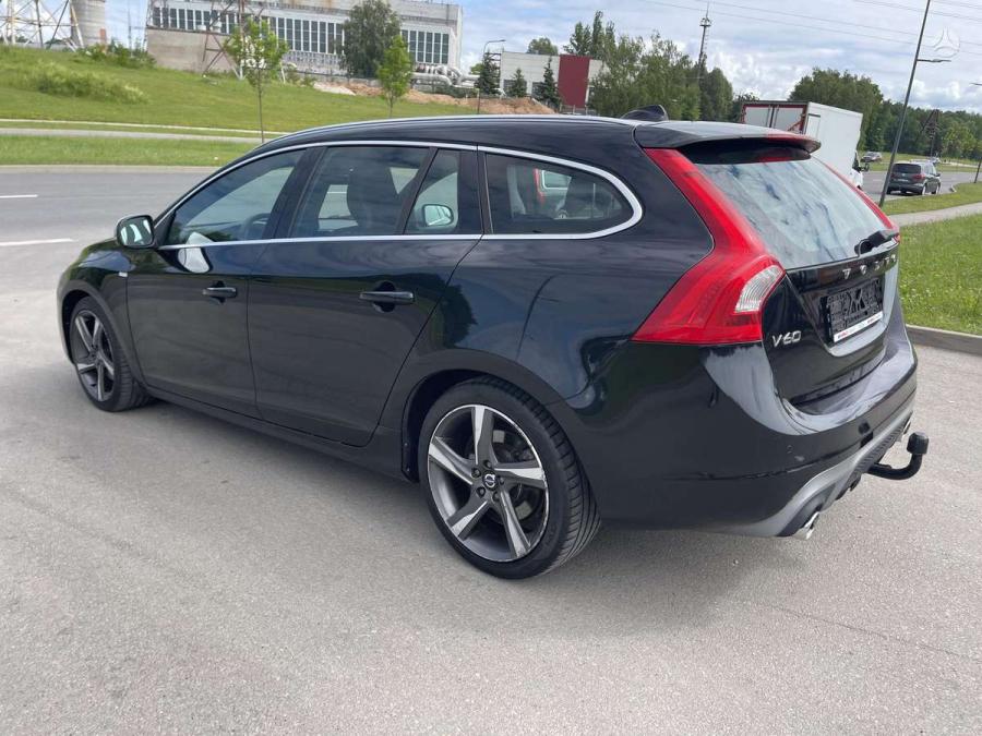 Melns Volvo V60 2014 Kauņa, ar dzinēja tilpumu 1.97 L un nobraukumu 275 tūkst. km par 6450 €, foto 15 vietnē AUTOMOTO.COM.LV