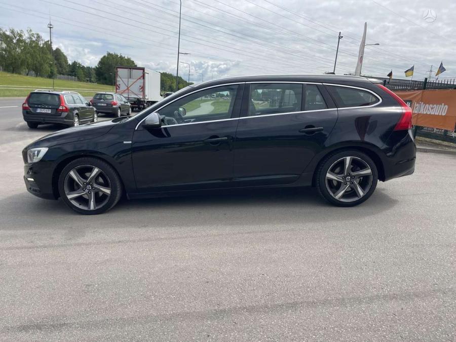 Melns Volvo V60 2014 Kauņa, ar dzinēja tilpumu 1.97 L un nobraukumu 275 tūkst. km par 6450 €, foto 17 vietnē AUTOMOTO.COM.LV