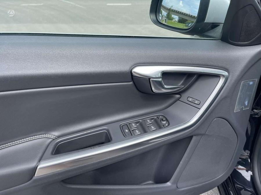 Melns Volvo V60 2014 Kauņa, ar dzinēja tilpumu 1.97 L un nobraukumu 275 tūkst. km par 6450 €, foto 18 vietnē AUTOMOTO.COM.LV