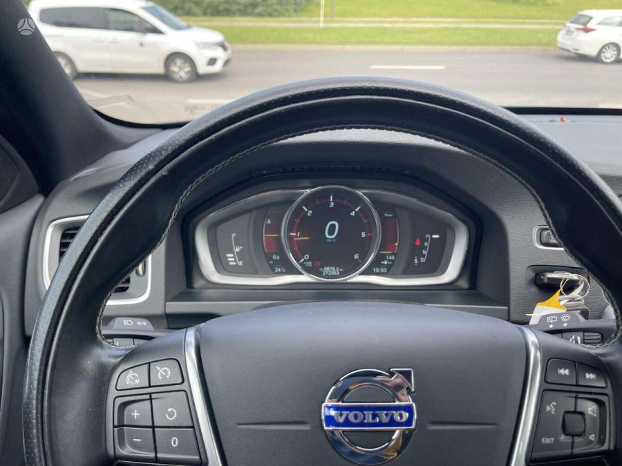 Melns Volvo V60 2014 Kauņa, ar dzinēja tilpumu 1.97 L un nobraukumu 275 tūkst. km par 6450 €, foto 20 vietnē AUTOMOTO.COM.LV
