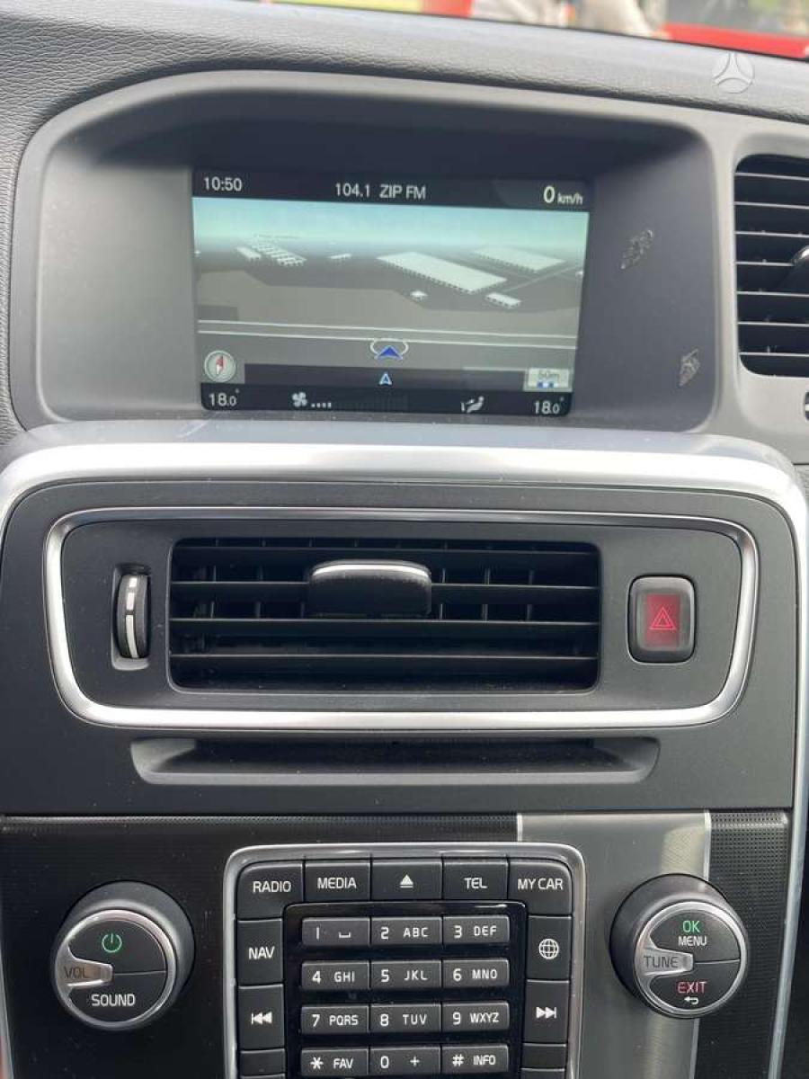 Melns Volvo V60 2014 Kauņa, ar dzinēja tilpumu 1.97 L un nobraukumu 275 tūkst. km par 6450 €, foto 22 vietnē AUTOMOTO.COM.LV