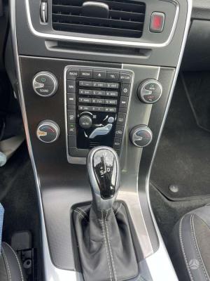 Melns Volvo V60 2014 Kauņa, ar dzinēja tilpumu 1.97 L un nobraukumu 275 tūkst. km par 6450 €, foto 23 vietnē AUTOMOTO.COM.LV