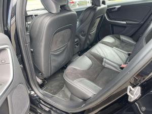 Melns Volvo V60 2014 Kauņa, ar dzinēja tilpumu 1.97 L un nobraukumu 275 tūkst. km par 6450 €, foto 25 vietnē AUTOMOTO.COM.LV