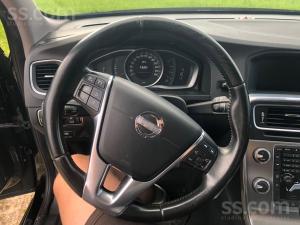 Black Volvo V60 2014 in Cesis, with an engine capacity of 2.00 L and mileage of 252 thousand km for 3000 €, photo 5 on AUTOMOTO.COM.LV