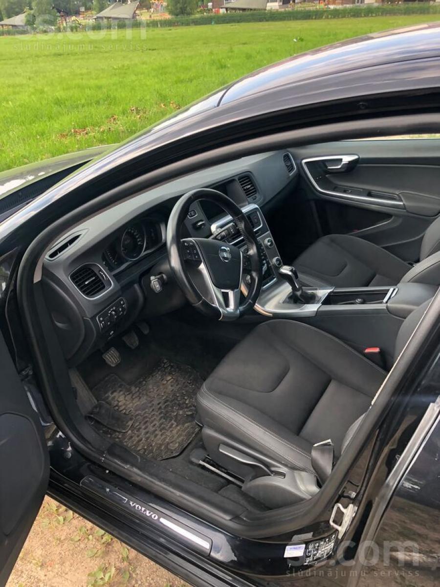 Black Volvo V60 2014 in Cesis, with an engine capacity of 2.00 L and mileage of 252 thousand km for 3000 €, photo 6 on AUTOMOTO.COM.LV
