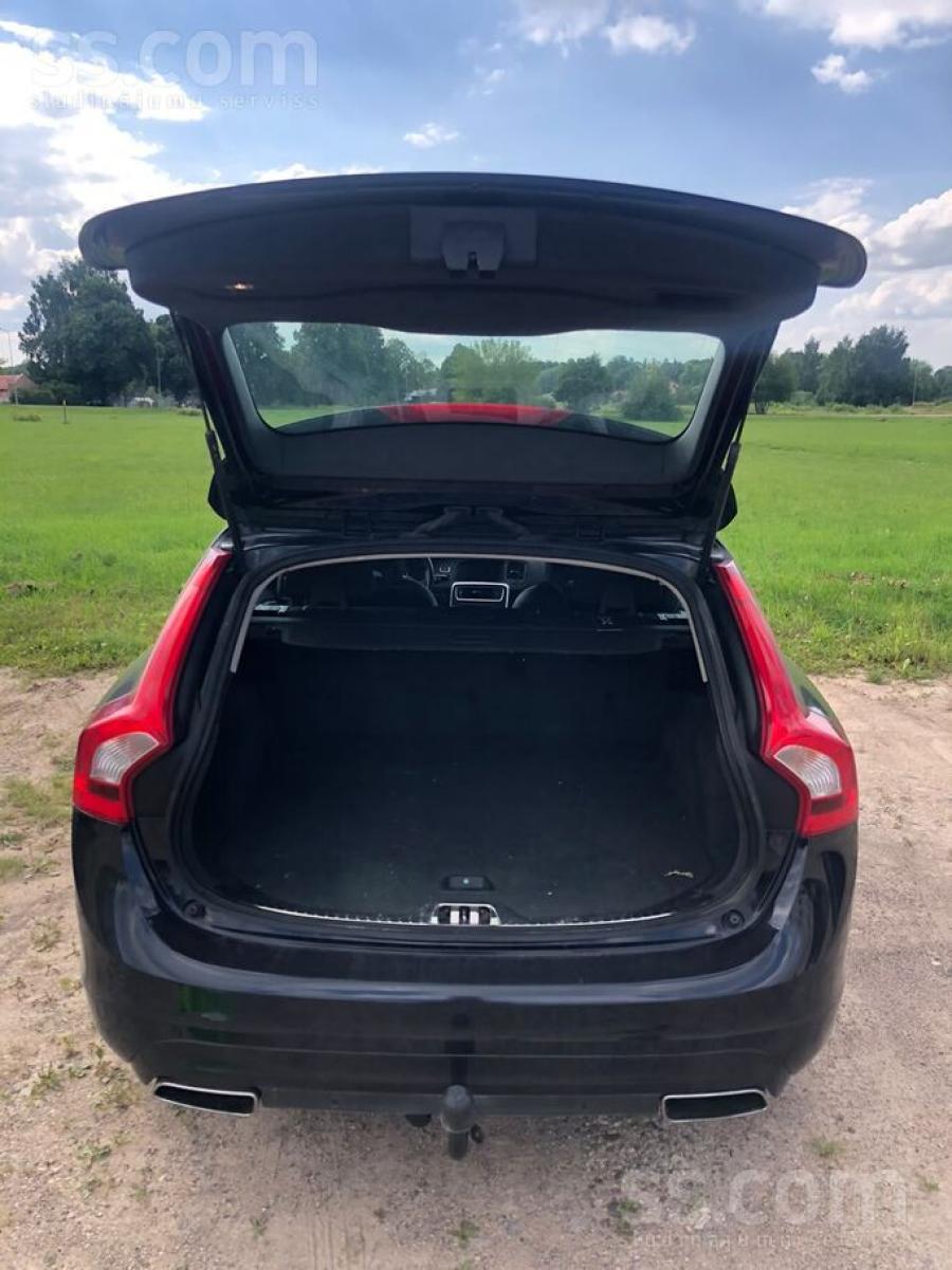 Black Volvo V60 2014 in Cesis, with an engine capacity of 2.00 L and mileage of 252 thousand km for 3000 €, photo 9 on AUTOMOTO.COM.LV