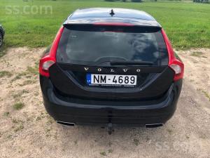 Black Volvo V60 2014 in Cesis, with an engine capacity of 2.00 L and mileage of 252 thousand km for 3000 €, photo 13 on AUTOMOTO.COM.LV