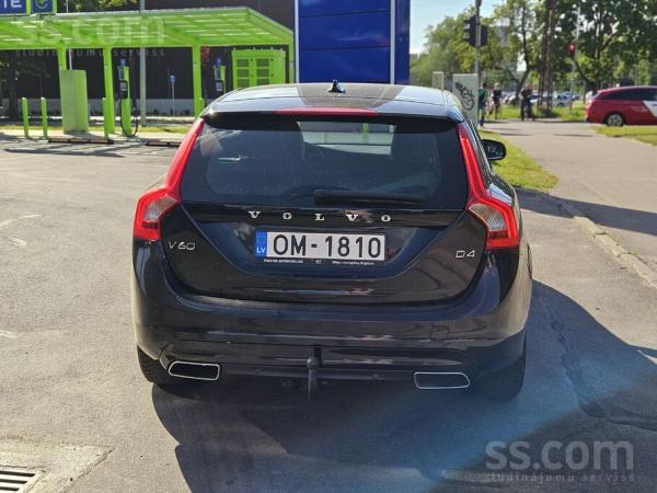 Melns Volvo V60 2014 Rīga, ar dzinēja tilpumu 2.00 L un nobraukumu 269 tūkst. km par 7700 €, foto 4 vietnē AUTOMOTO.COM.LV