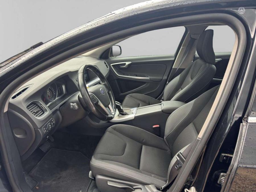 Melns Volvo V60 2014 Kauņa, ar dzinēja tilpumu 1.60 L un nobraukumu 257 tūkst. km par 6290 €, foto 10 vietnē AUTOMOTO.COM.LV