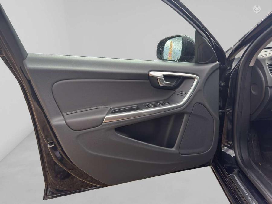 Melns Volvo V60 2014 Kauņa, ar dzinēja tilpumu 1.60 L un nobraukumu 257 tūkst. km par 6290 €, foto 12 vietnē AUTOMOTO.COM.LV