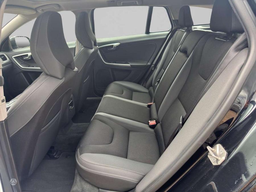 Melns Volvo V60 2014 Kauņa, ar dzinēja tilpumu 1.60 L un nobraukumu 257 tūkst. km par 6290 €, foto 13 vietnē AUTOMOTO.COM.LV
