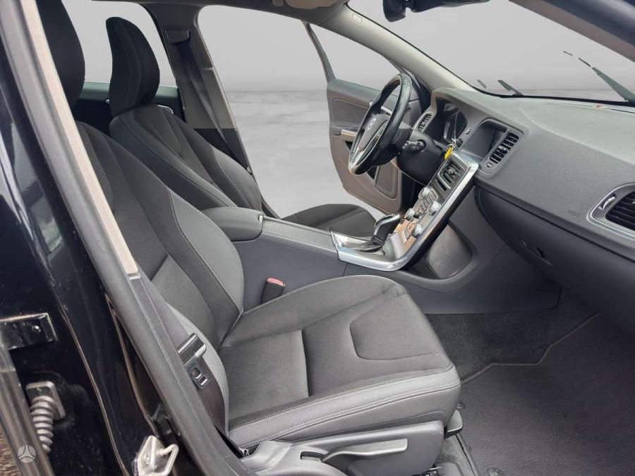 Melns Volvo V60 2014 Kauņa, ar dzinēja tilpumu 1.60 L un nobraukumu 257 tūkst. km par 6290 €, foto 16 vietnē AUTOMOTO.COM.LV