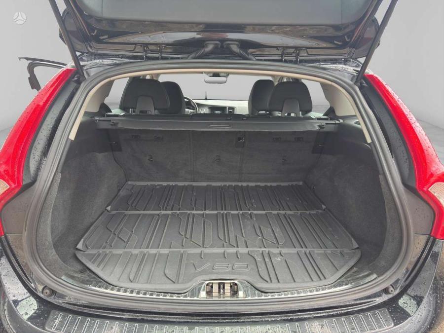 Melns Volvo V60 2014 Kauņa, ar dzinēja tilpumu 1.60 L un nobraukumu 257 tūkst. km par 6290 €, foto 18 vietnē AUTOMOTO.COM.LV