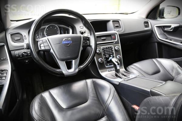 Melns Volvo V60 2014 Rīga, ar dzinēja tilpumu 2.40 L un nobraukumu 334 tūkst. km par 7495 €, foto 7 vietnē AUTOMOTO.COM.LV