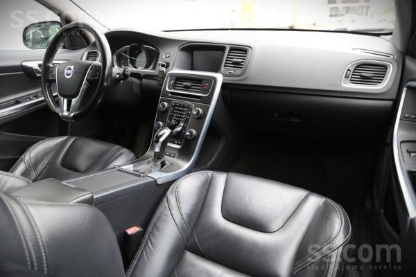 Melns Volvo V60 2014 Rīga, ar dzinēja tilpumu 2.40 L un nobraukumu 334 tūkst. km par 7495 €, foto 9 vietnē AUTOMOTO.COM.LV