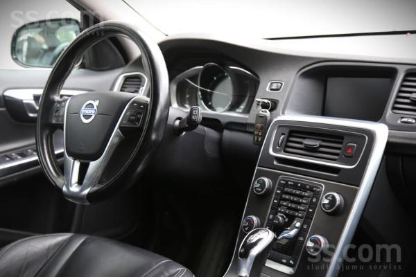 Melns Volvo V60 2014 Rīga, ar dzinēja tilpumu 2.40 L un nobraukumu 334 tūkst. km par 7495 €, foto 10 vietnē AUTOMOTO.COM.LV