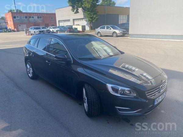 Melns Volvo V60 2014 Rīga, ar dzinēja tilpumu 2.00 L un nobraukumu 260 tūkst. km par 5400 €, foto 1 vietnē AUTOMOTO.COM.LV