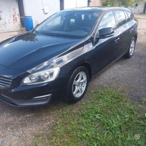 Melns Volvo V60 2014 Panevēža, ar dzinēja tilpumu 1.56 L un nobraukumu 299 tūkst. km par 2400 €, foto 3 vietnē AUTOMOTO.COM.LV