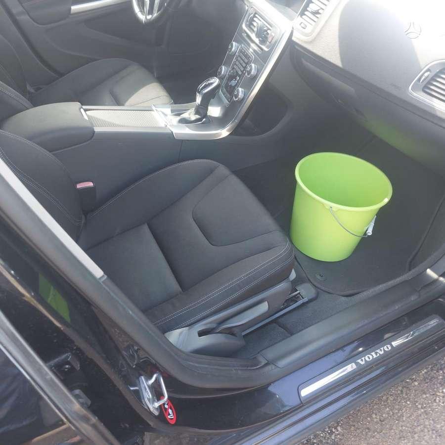Melns Volvo V60 2014 Panevēža, ar dzinēja tilpumu 1.56 L un nobraukumu 299 tūkst. km par 2400 €, foto 9 vietnē AUTOMOTO.COM.LV