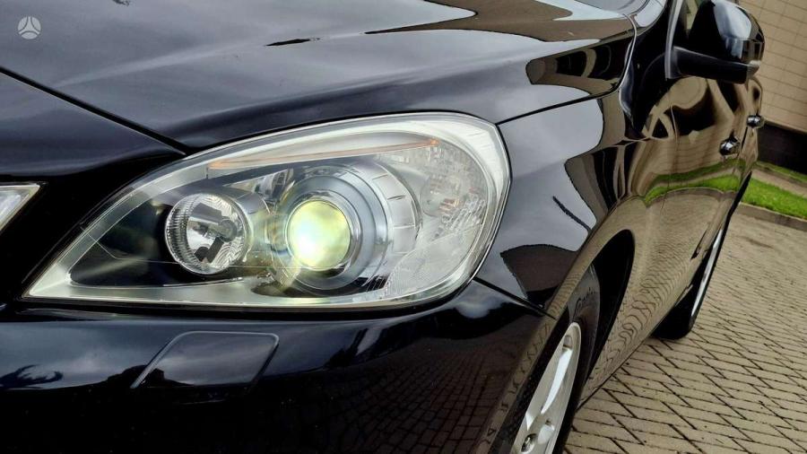 Black Volvo V60 2014 in Alytus, with an engine capacity of 1.98 L and mileage of 248 thousand km for 5250 €, photo 6 on AUTOMOTO.COM.LV