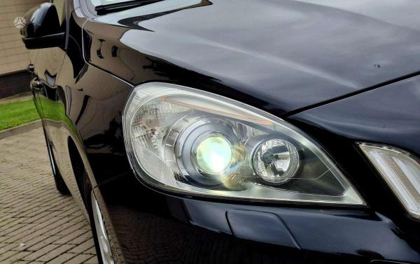 Melns Volvo V60 2014 Alīta, ar dzinēja tilpumu 1.98 L un nobraukumu 248 tūkst. km par 5250 €, foto 6 vietnē AUTOMOTO.COM.LV