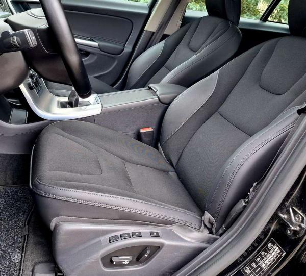 Melns Volvo V60 2014 Alīta, ar dzinēja tilpumu 1.98 L un nobraukumu 248 tūkst. km par 5250 €, foto 9 vietnē AUTOMOTO.COM.LV