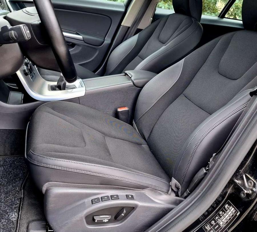Black Volvo V60 2014 in Alytus, with an engine capacity of 1.98 L and mileage of 248 thousand km for 5250 €, photo 10 on AUTOMOTO.COM.LV