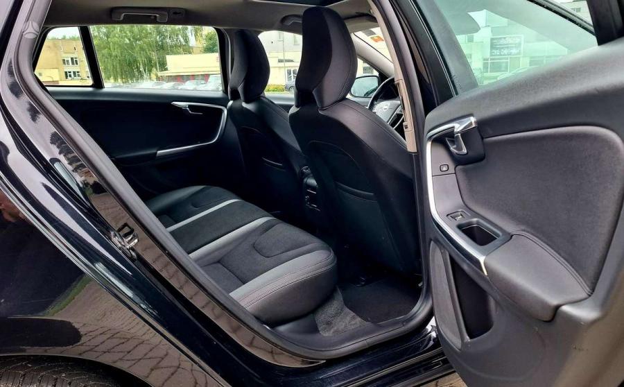 Black Volvo V60 2014 in Alytus, with an engine capacity of 1.98 L and mileage of 248 thousand km for 5250 €, photo 13 on AUTOMOTO.COM.LV