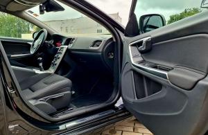 Black Volvo V60 2014 in Alytus, with an engine capacity of 1.98 L and mileage of 248 thousand km for 5250 €, photo 14 on AUTOMOTO.COM.LV