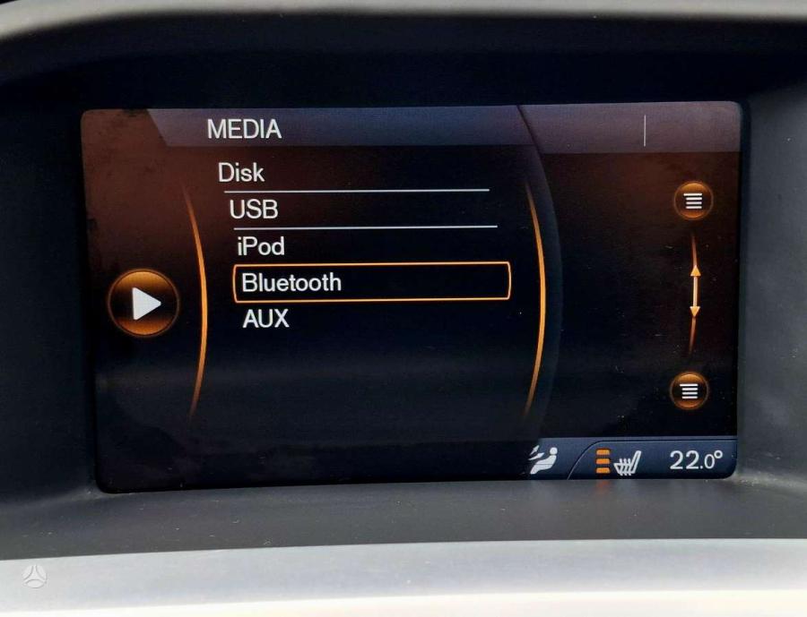 Black Volvo V60 2014 in Alytus, with an engine capacity of 1.98 L and mileage of 248 thousand km for 5250 €, photo 21 on AUTOMOTO.COM.LV