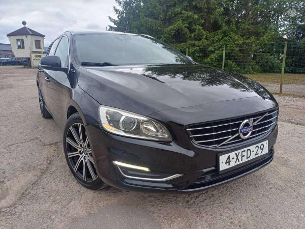 Black Volvo V60 2014 in Utena, with an engine capacity of 2.40 L and mileage of 187 thousand km for 7700 €, photo 2 on AUTOMOTO.COM.LV