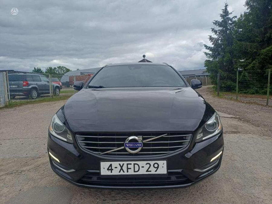 Melns Volvo V60 2014 Utena, ar dzinēja tilpumu 2.40 L un nobraukumu 187 tūkst. km par 7700 €, foto 4 vietnē AUTOMOTO.COM.LV