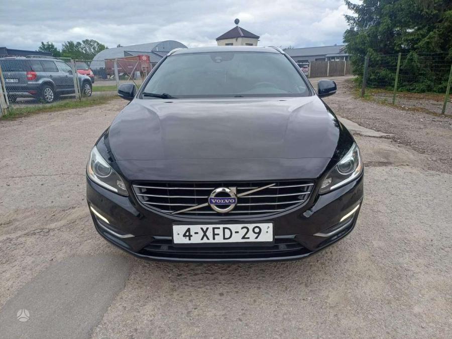 Melns Volvo V60 2014 Utena, ar dzinēja tilpumu 2.40 L un nobraukumu 187 tūkst. km par 7700 €, foto 5 vietnē AUTOMOTO.COM.LV