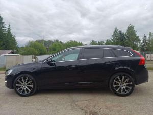 Melns Volvo V60 2014 Utena, ar dzinēja tilpumu 2.40 L un nobraukumu 187 tūkst. km par 7700 €, foto 6 vietnē AUTOMOTO.COM.LV