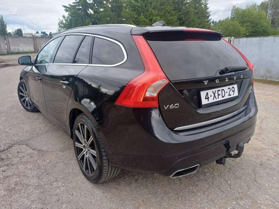 Melns Volvo V60 2014 Utena, ar dzinēja tilpumu 2.40 L un nobraukumu 187 tūkst. km par 7700 €, foto 8 vietnē AUTOMOTO.COM.LV