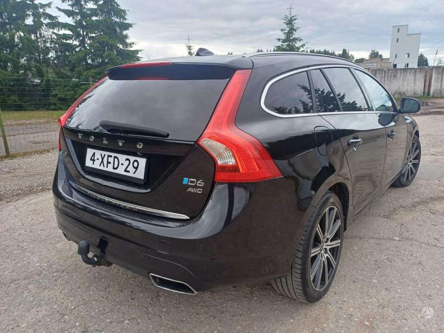 Melns Volvo V60 2014 Utena, ar dzinēja tilpumu 2.40 L un nobraukumu 187 tūkst. km par 7700 €, foto 9 vietnē AUTOMOTO.COM.LV