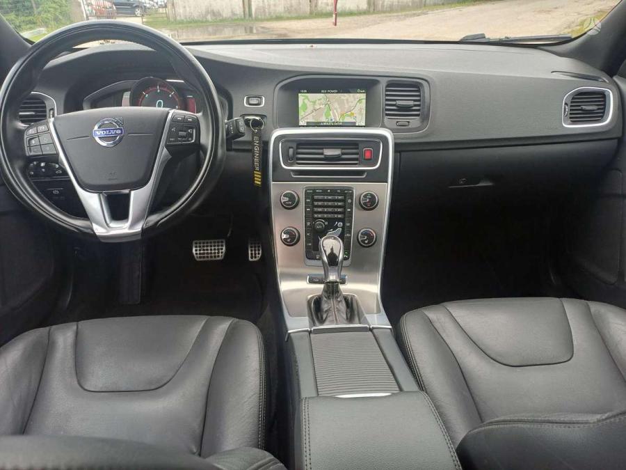 Melns Volvo V60 2014 Utena, ar dzinēja tilpumu 2.40 L un nobraukumu 187 tūkst. km par 7700 €, foto 11 vietnē AUTOMOTO.COM.LV