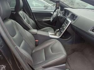 Melns Volvo V60 2014 Utena, ar dzinēja tilpumu 2.40 L un nobraukumu 187 tūkst. km par 7700 €, foto 13 vietnē AUTOMOTO.COM.LV