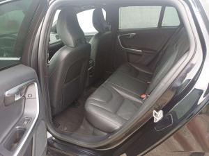 Melns Volvo V60 2014 Utena, ar dzinēja tilpumu 2.40 L un nobraukumu 187 tūkst. km par 7700 €, foto 14 vietnē AUTOMOTO.COM.LV