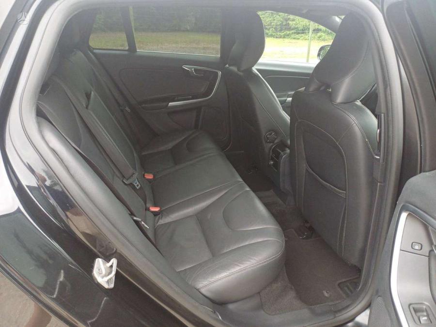 Melns Volvo V60 2014 Utena, ar dzinēja tilpumu 2.40 L un nobraukumu 187 tūkst. km par 7700 €, foto 15 vietnē AUTOMOTO.COM.LV