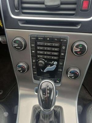 Melns Volvo V60 2014 Utena, ar dzinēja tilpumu 2.40 L un nobraukumu 187 tūkst. km par 7700 €, foto 17 vietnē AUTOMOTO.COM.LV