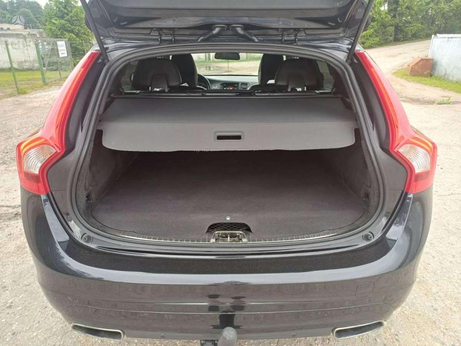 Melns Volvo V60 2014 Utena, ar dzinēja tilpumu 2.40 L un nobraukumu 187 tūkst. km par 7700 €, foto 19 vietnē AUTOMOTO.COM.LV