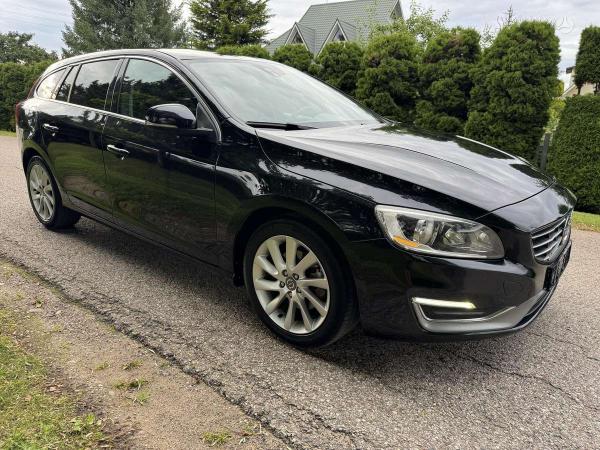 Melns Volvo V60 2014 Alīta, ar dzinēja tilpumu 1.98 L un nobraukumu 270 tūkst. km par 6250 €, foto 1 vietnē AUTOMOTO.COM.LV