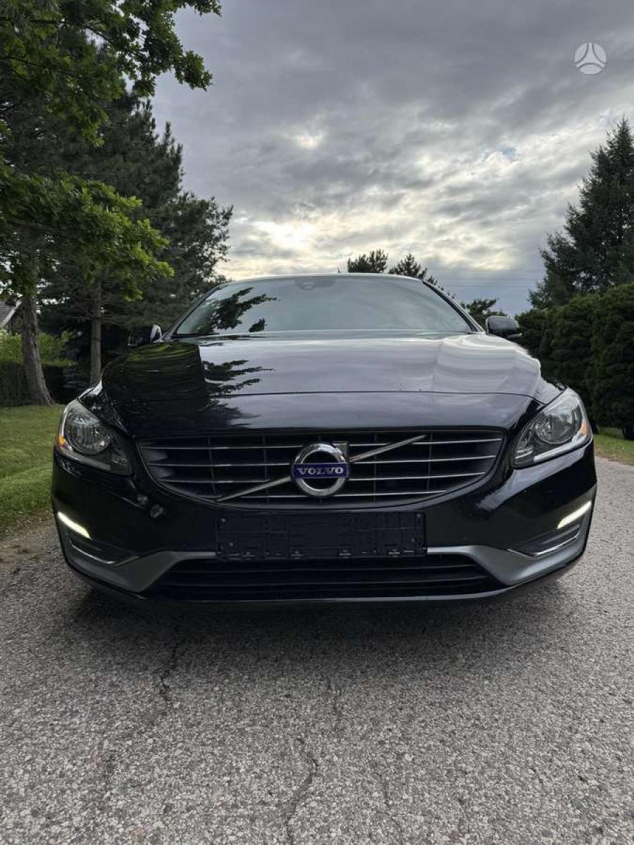 Black Volvo V60 2014 in Alytus, with an engine capacity of 1.98 L and mileage of 270 thousand km for 6250 €, photo 3 on AUTOMOTO.COM.LV