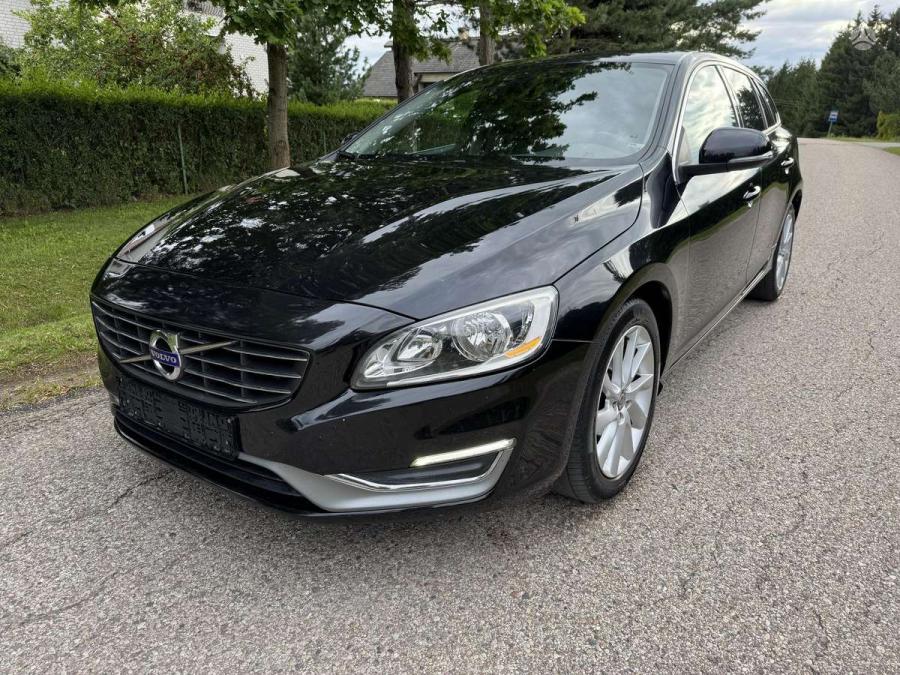 Black Volvo V60 2014 in Alytus, with an engine capacity of 1.98 L and mileage of 270 thousand km for 6250 €, photo 4 on AUTOMOTO.COM.LV